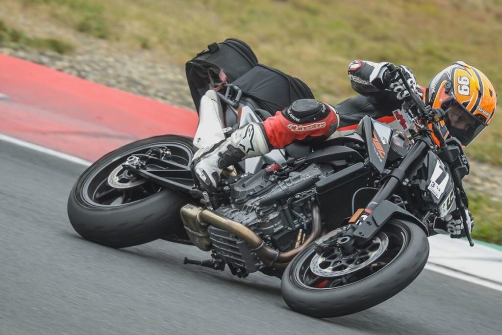 La nueva KTM 790 Duke R 2020 ya luce su aspecto definitivo