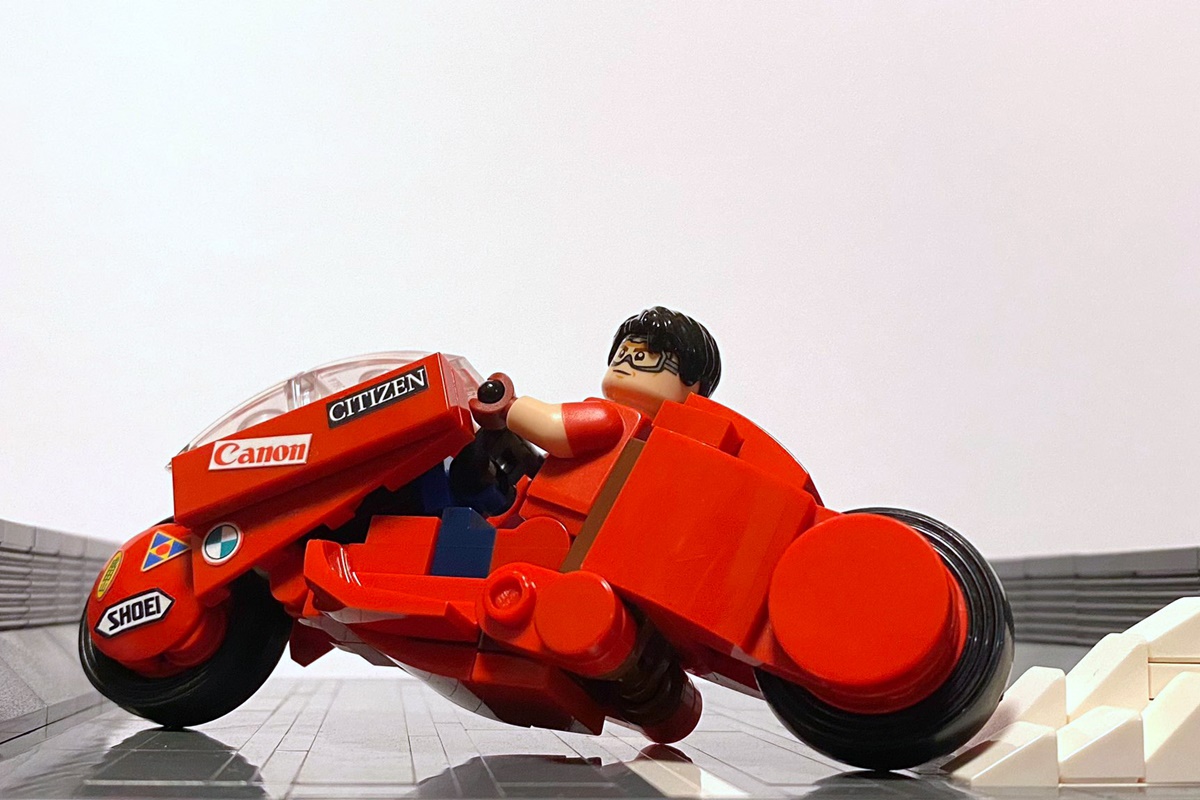 Construye tu propia moto de Akira con piezas de LEGO