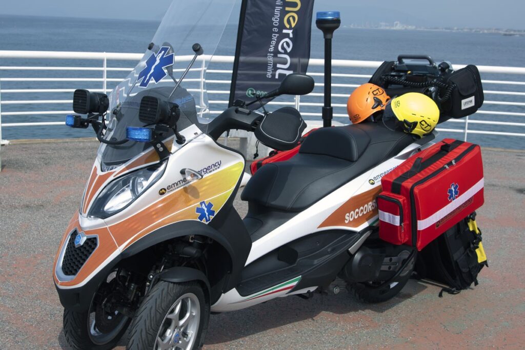 Un Piaggio MP3 convertido en ambulancia rápida para urgencias