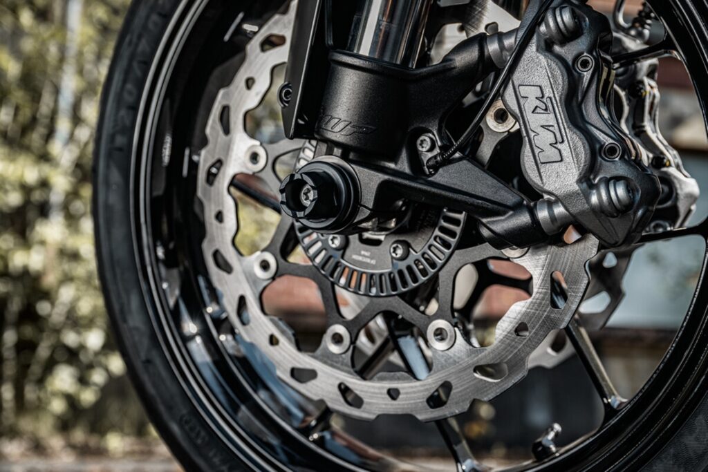 KTM 790 Duke 2024 - Ficha Técnica, Fotos y Precio