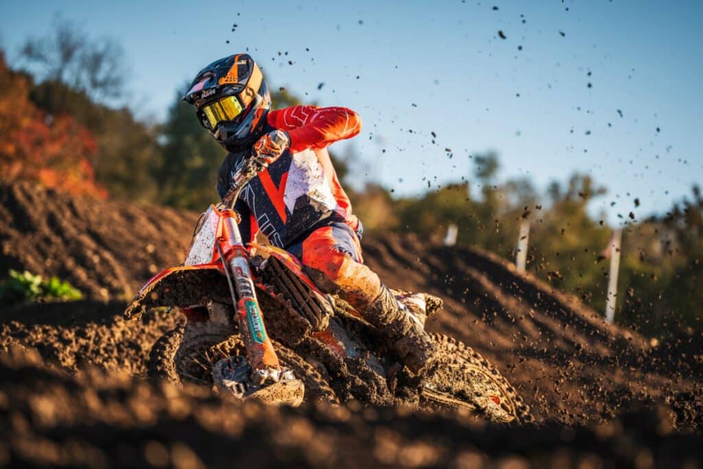 KTM Factory Edition 2024: En la cúspide del Motocross