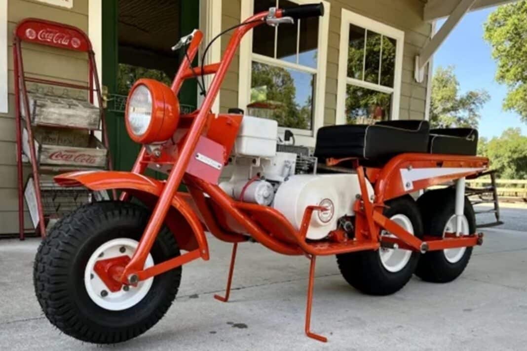 Este scooter tiene 3 ruedas en línea, se llama Jak Pak y su precio es ...