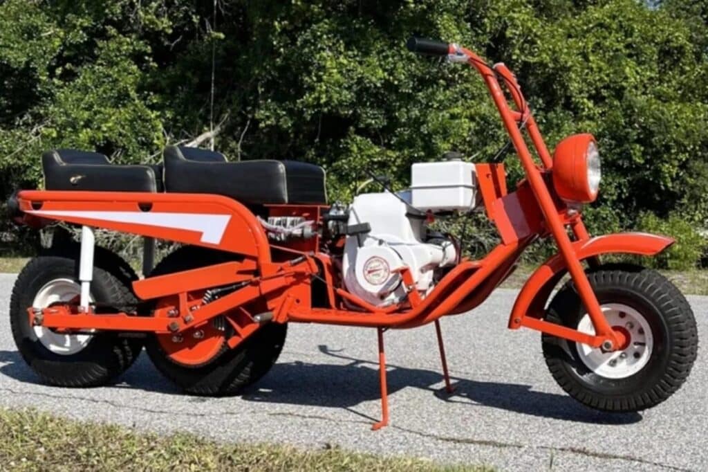 Este scooter tiene 3 ruedas en línea, se llama Jak Pak y su precio es ...