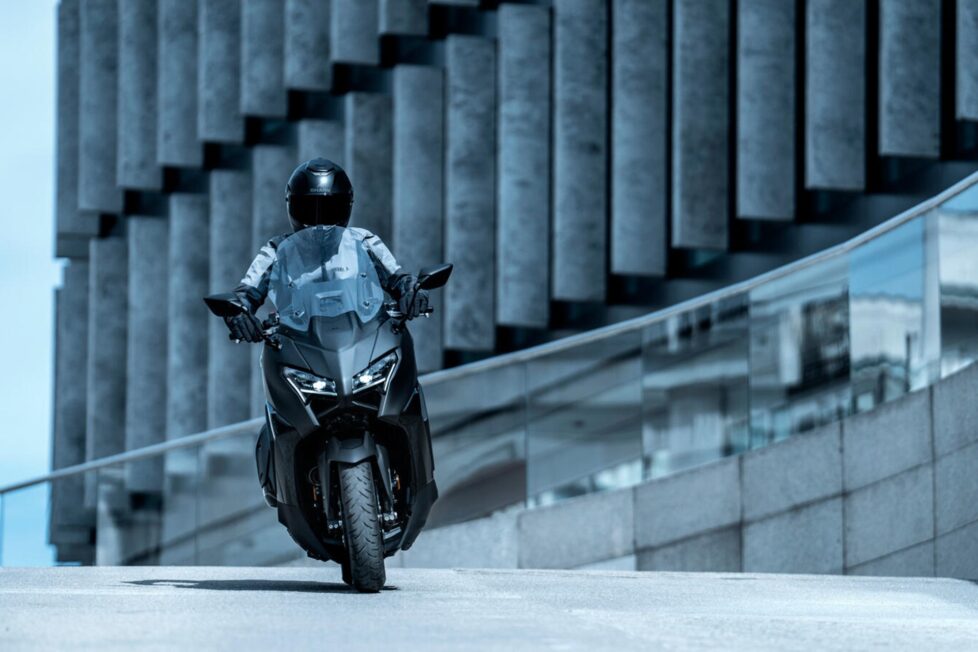 Nuevo Yamaha TMAX 2025 y TMAX Tech MAX 2025: La evolución del scooter ...