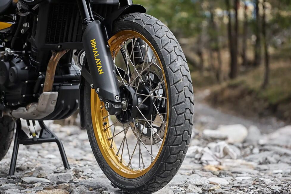 Royal Enfield Himalayan 450: Ahora con llantas calzadas con neumáticos ...