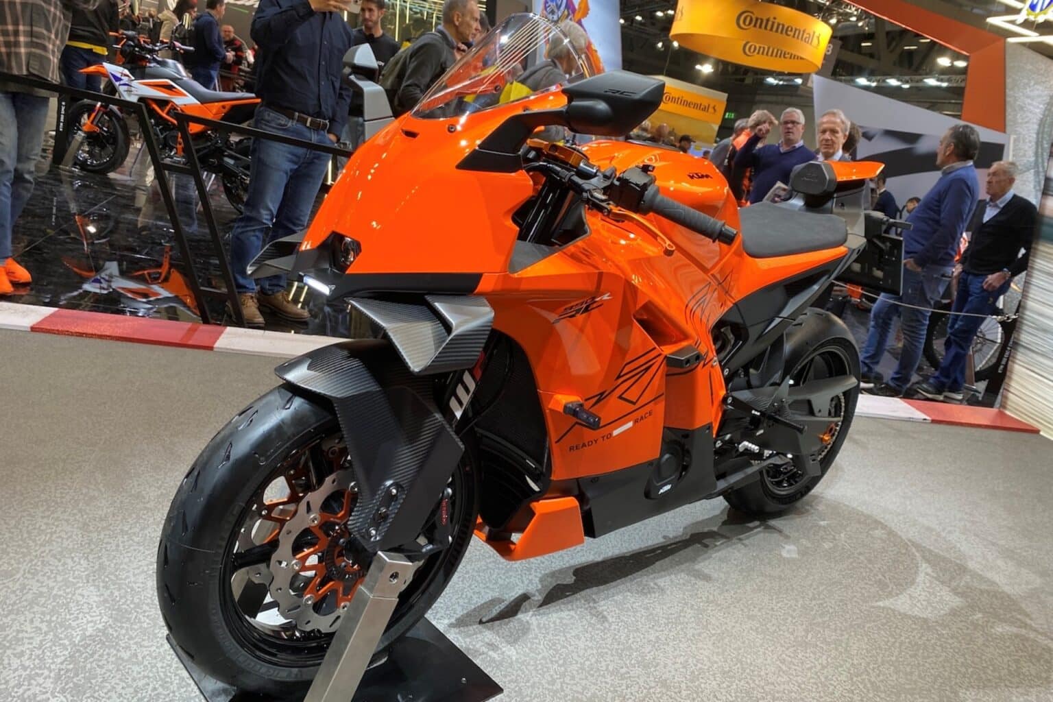 Así es la nueva KTM 990 RC R: 130 CV de pura adrenalina y ADN MotoGP