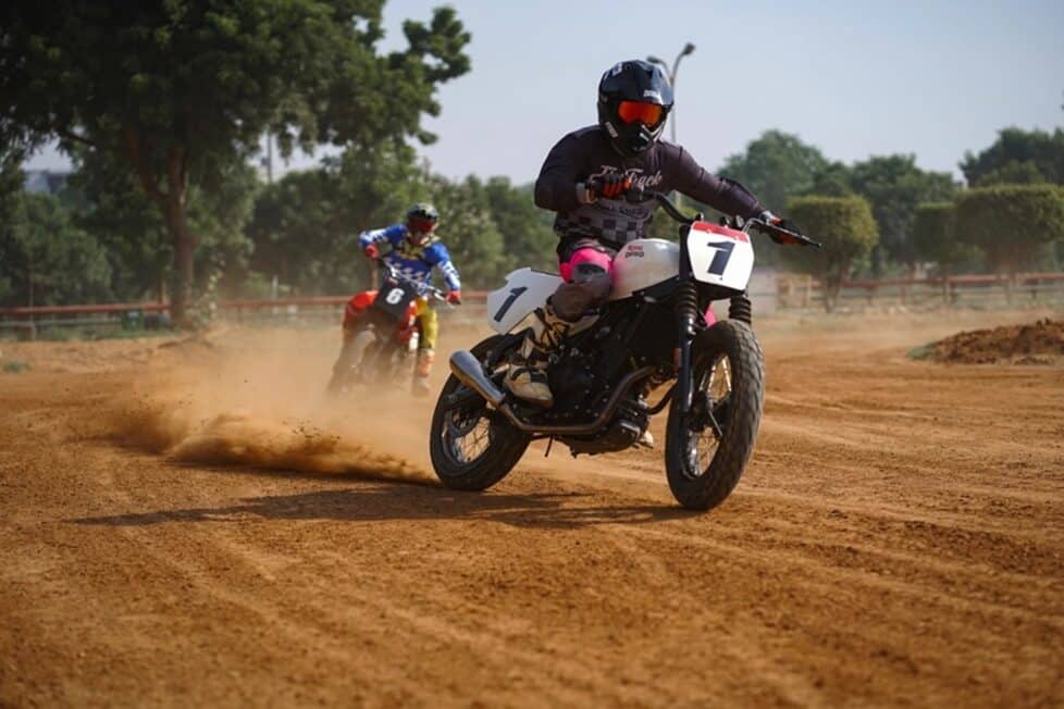 La Royal Enfield FT450 está inspirada en la Guerrilla 450, pero tiene ...