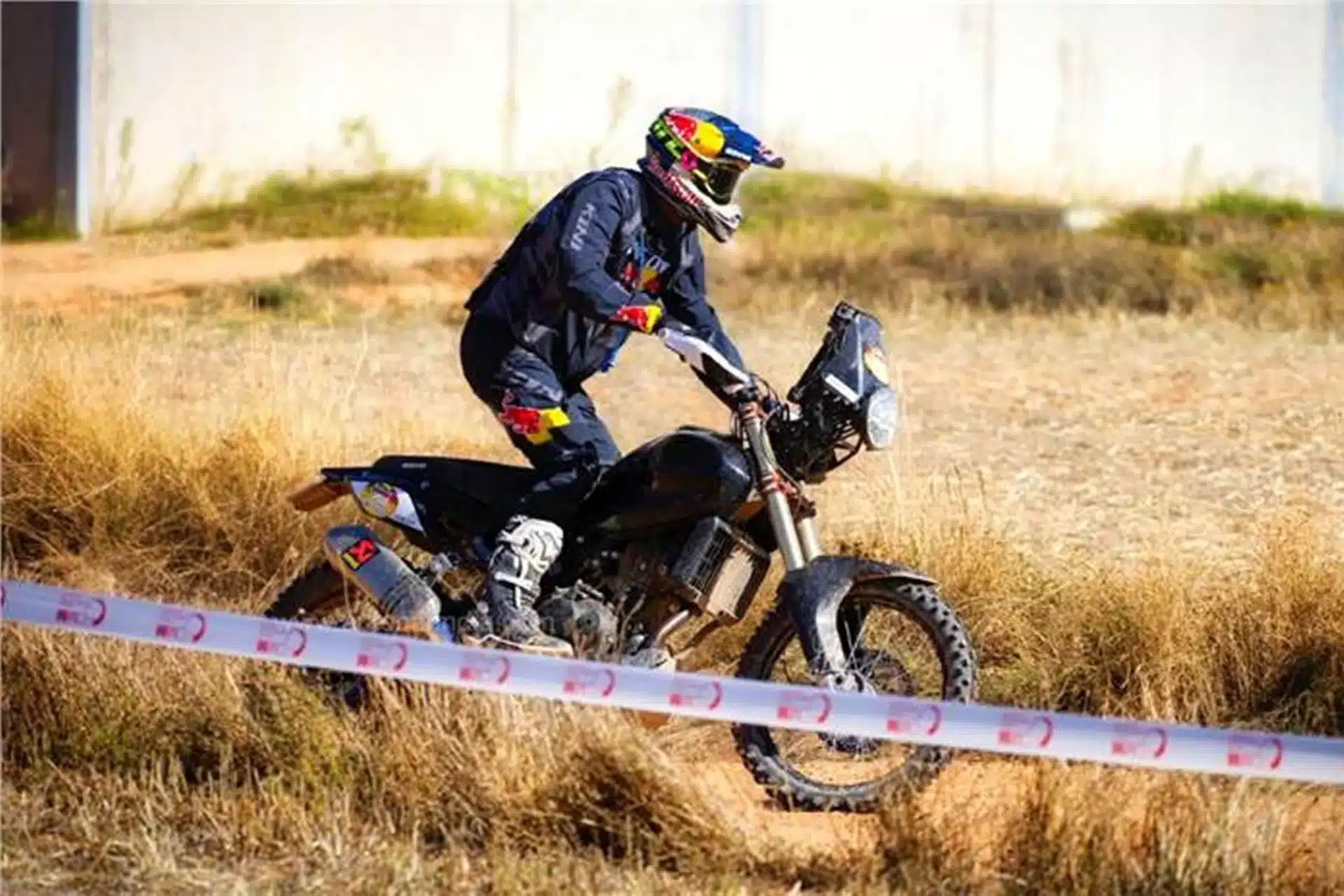 ¡20 kg menos y mucho más salvaje! Una Himalayan 450 Rally como nunca la ...