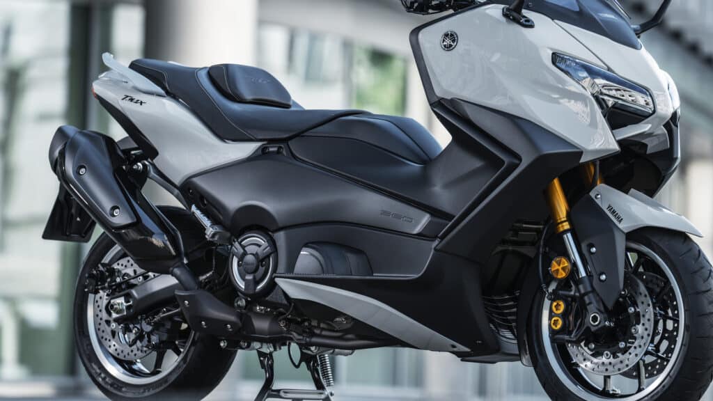 Prueba Yamaha T-Max Tech Max 2025