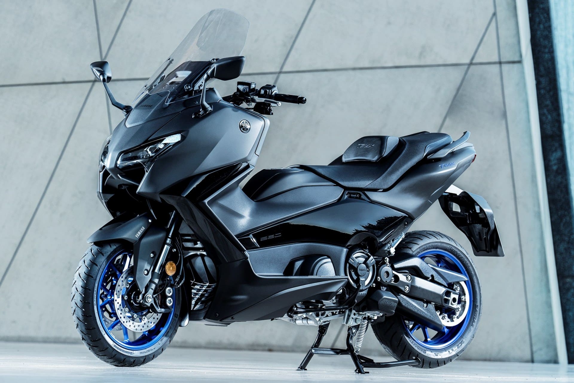 Yamaha TMAX 2025 - Ficha Técnica, Fotos y Precio