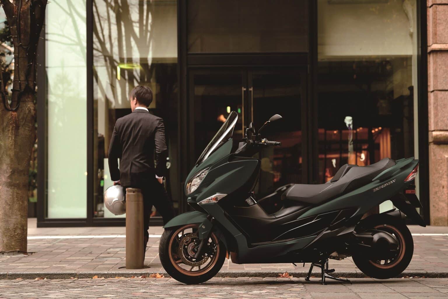 Suzuki Burgman 400 2026 - Ficha Técnica, Fotos y Precio