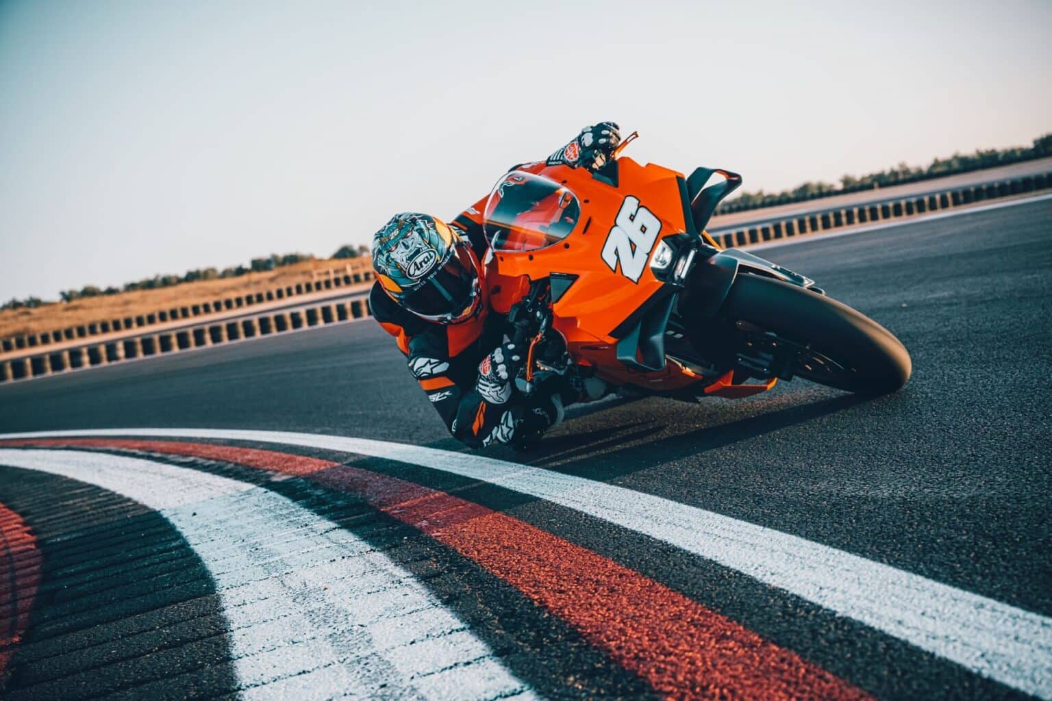 KTM 450 SMR 2026: el regreso de la Supermoto más temida del planeta