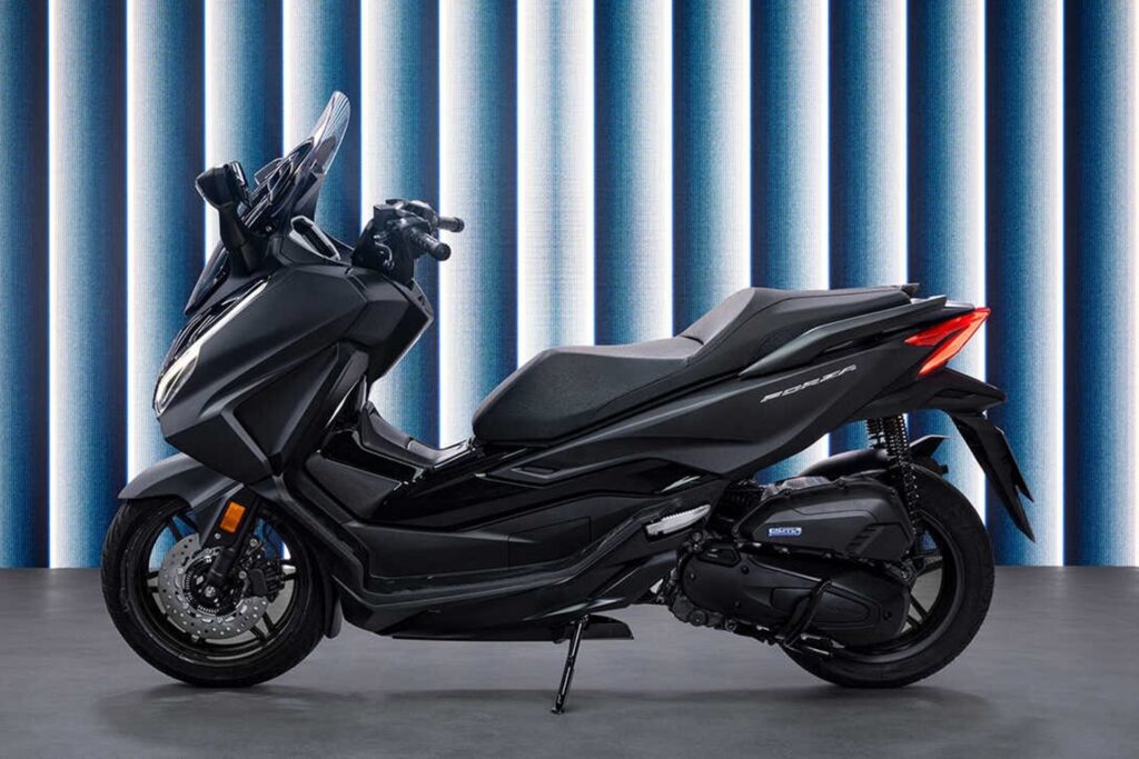 Spannende Honda Forza 125 Hochstgeschwindigkeit Fotos