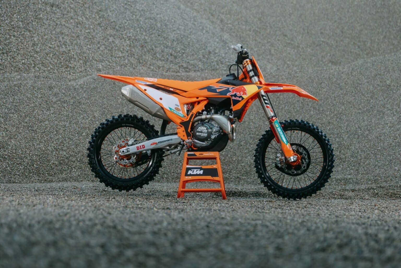 Las KTM SX-F Factory Edition 2026 regresan para poner el listón más alto